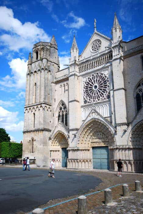 The Top 5 emblematic churches of Poitiers