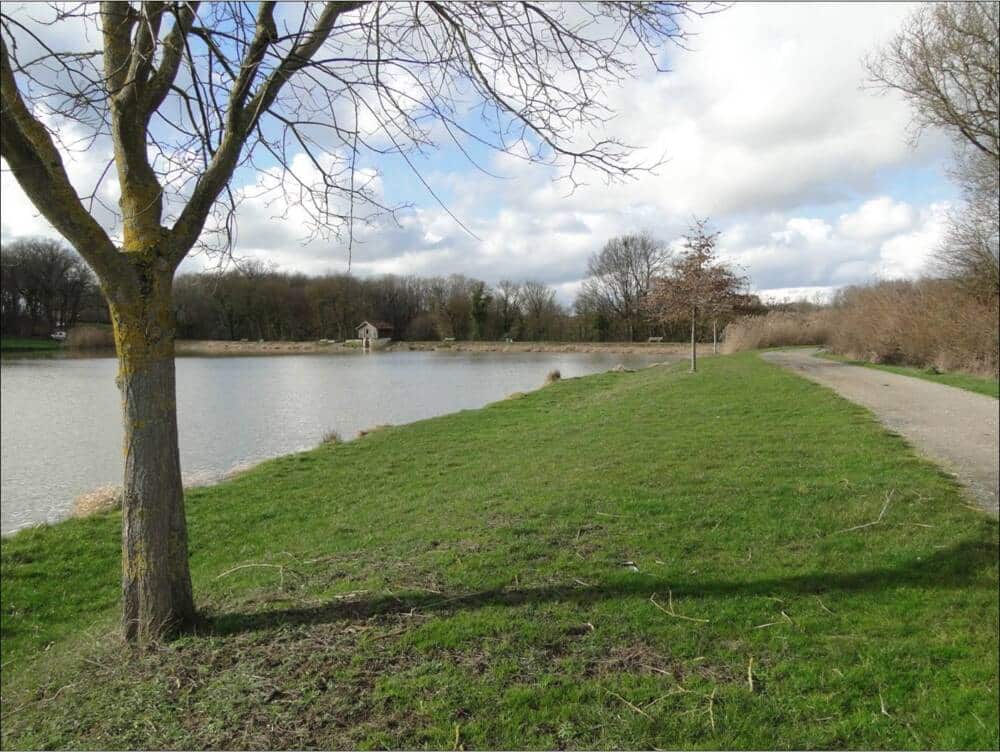 Large body of water in Puye | Tourism Vienne